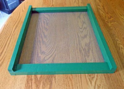 Customize Your Hive With a Screened Inner Cover and Imirie Shim